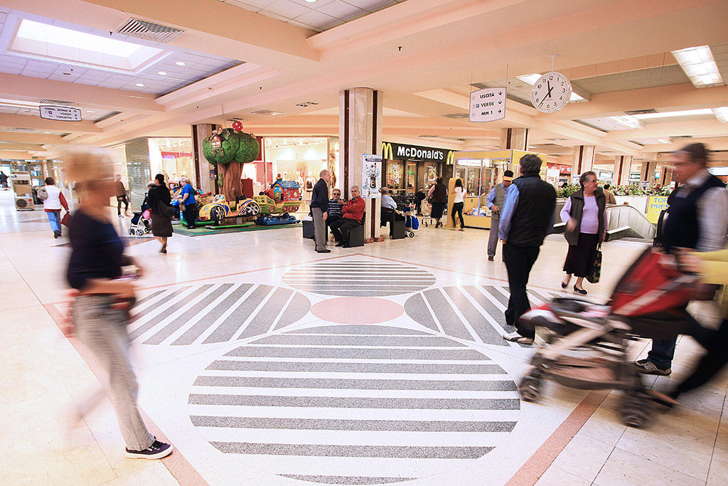 Centro Commerciale Bonola - Il primo della città di Milano